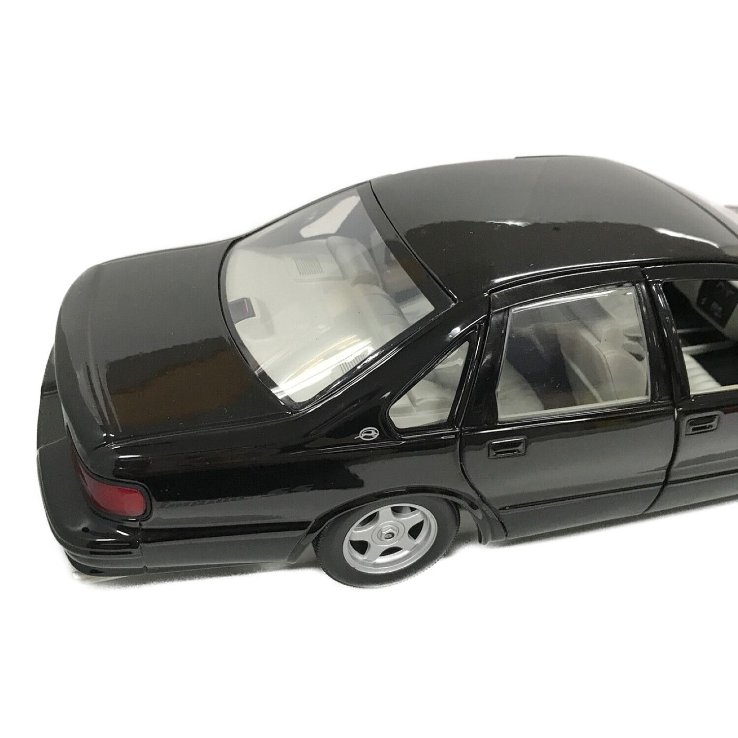 ANSON (アンソン) ダイキャストカー UT models CHEVROLET 1/18｜トレファクONLINE