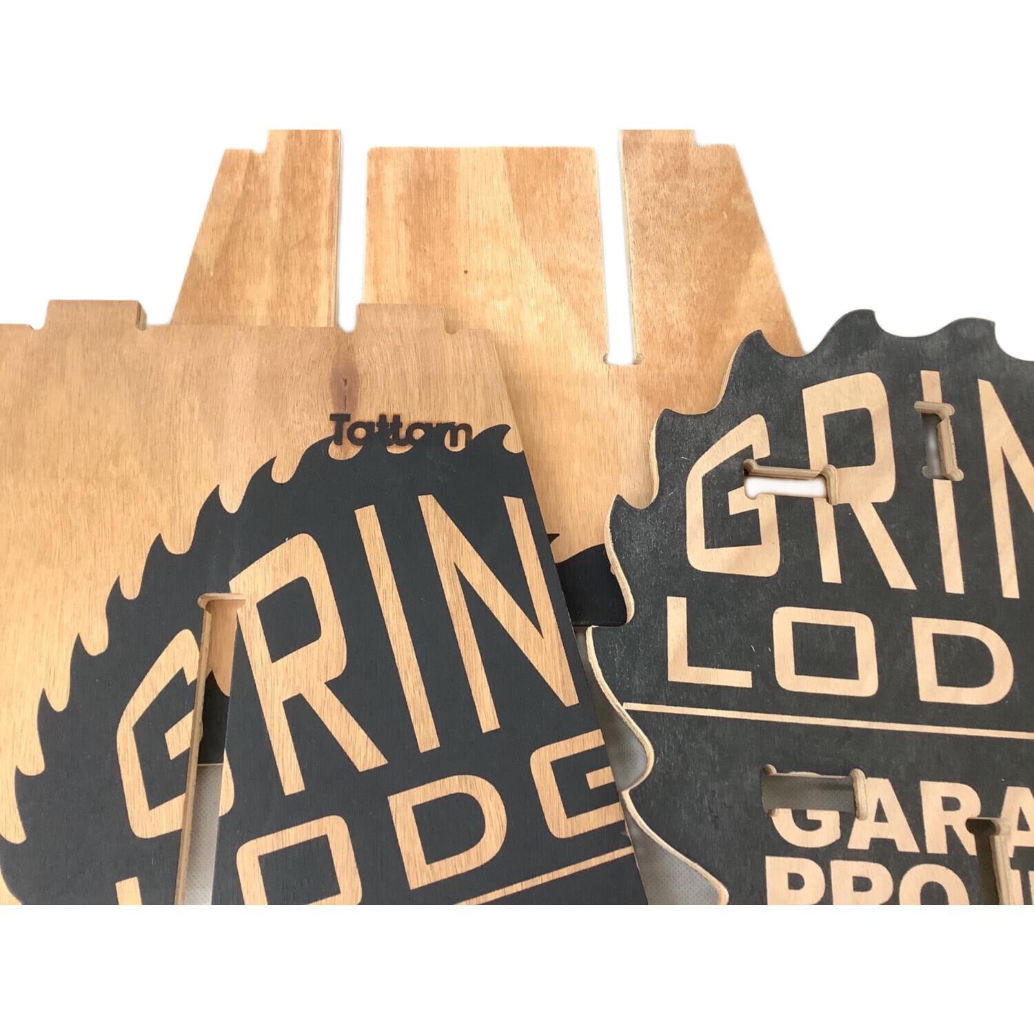 GRIND LODGE (グラインドロッジ) アウトドアチェア ブラウン 生刷りカスタム tattam ウッドスツール(小)｜トレファクONLINE